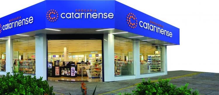 Guia da Farmácia | Drogaria Catarinense implementa locker e vending machine